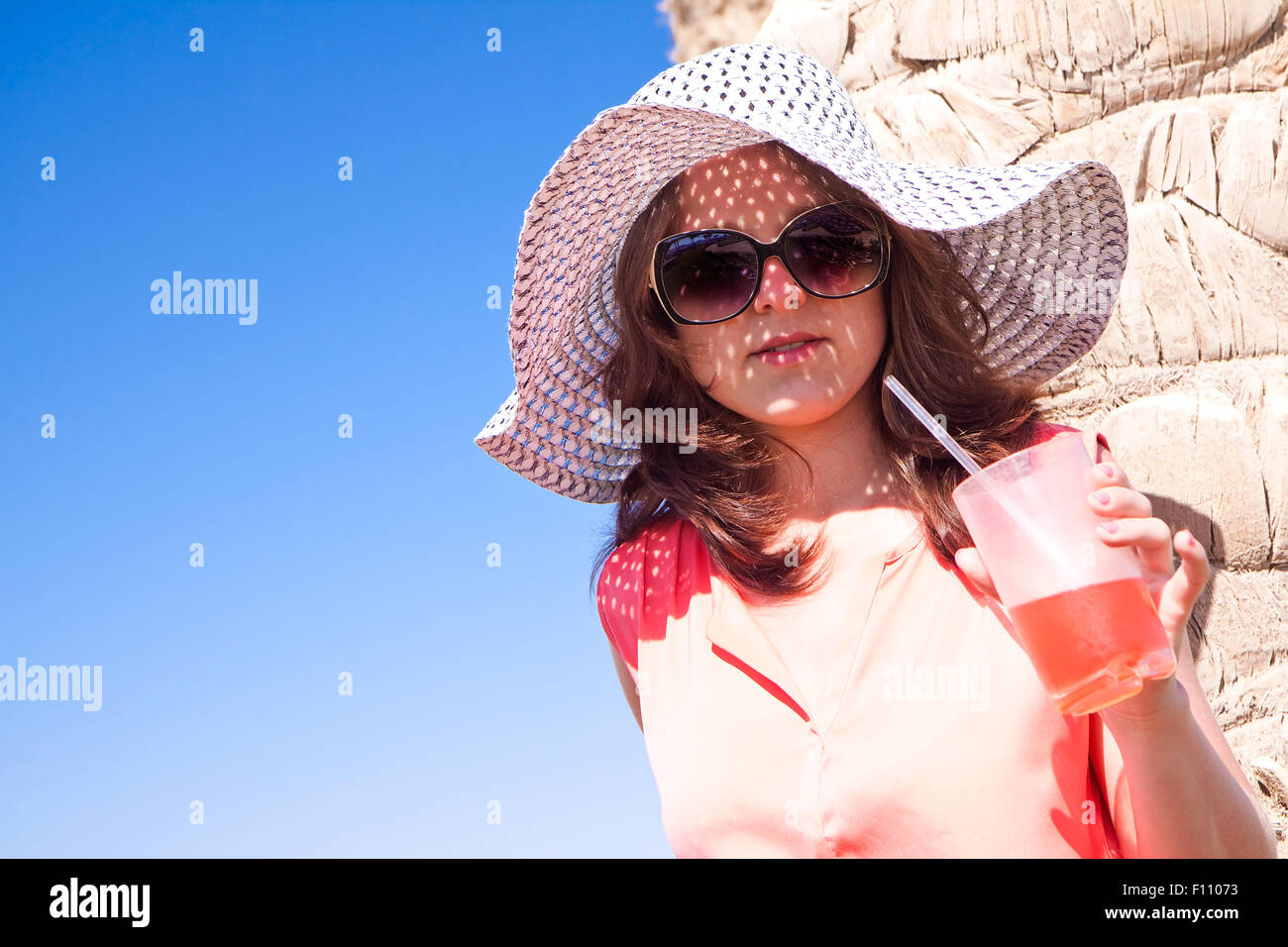 Woman young palm tree cocktail hi-res stock photography and images - Alamy
