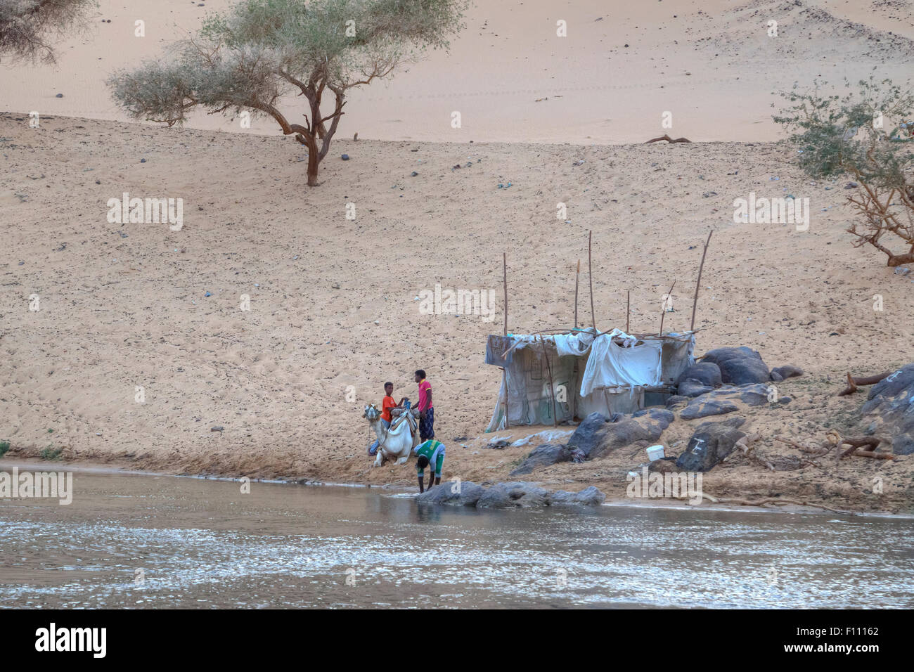 Desert aswan hi-res stock photography and images - Alamy
