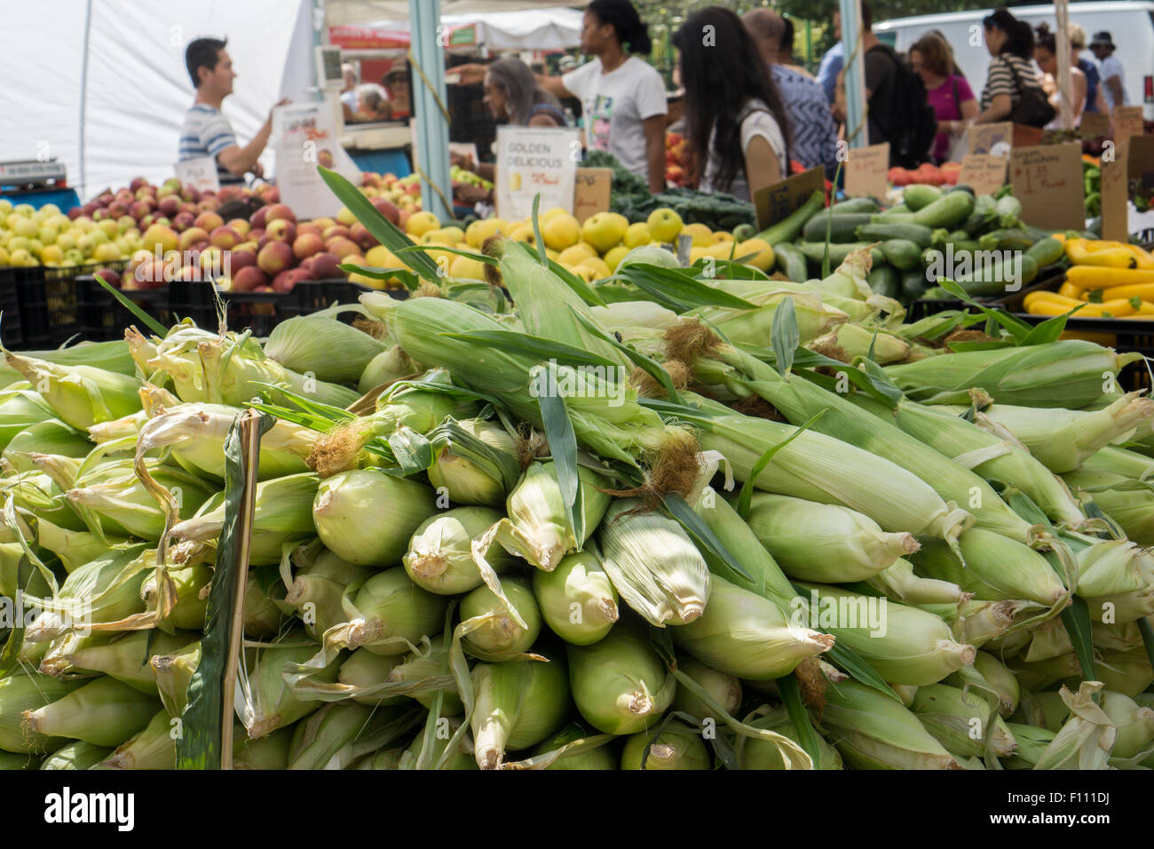 Corn sales hi-res stock photography and images - Alamy