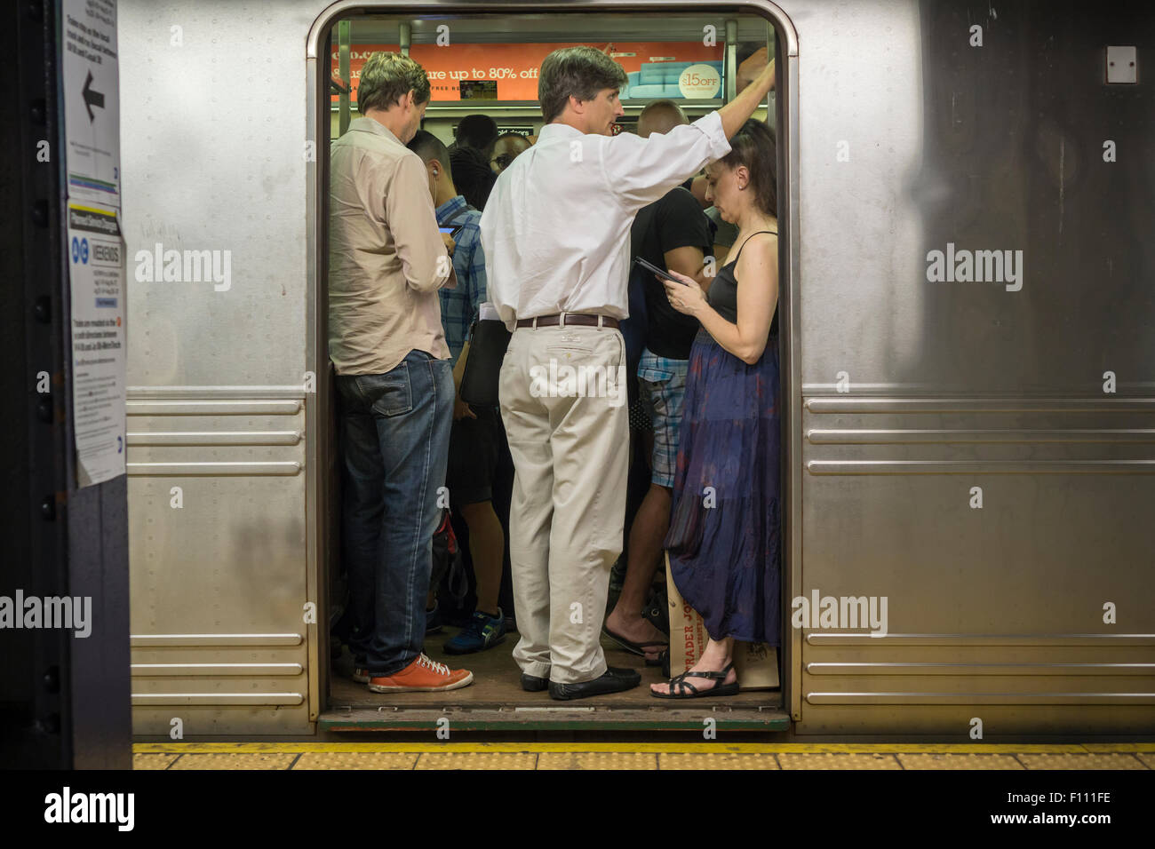 Platform train crowd backpack hi-res stock photography and images - Alamy