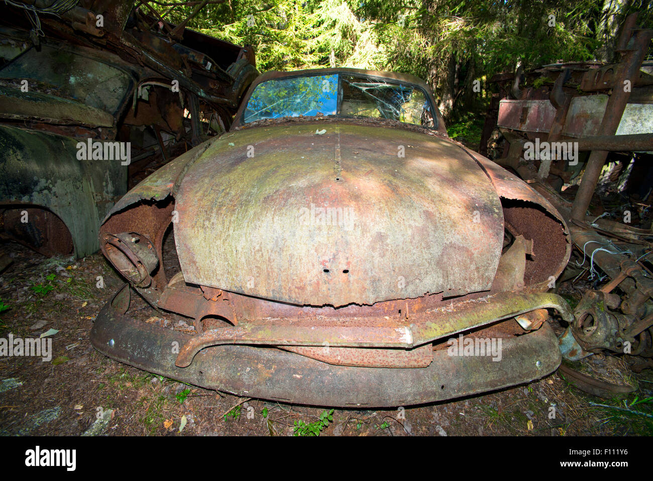Car cemetery hi-res stock photography and images - Alamy