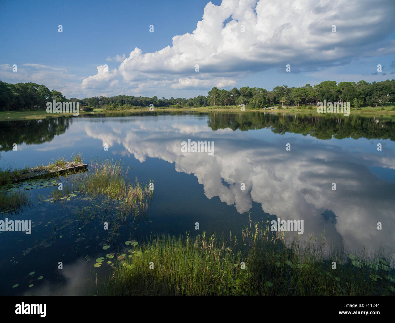 Cloud reflection water hi-res stock photography and images - Alamy
