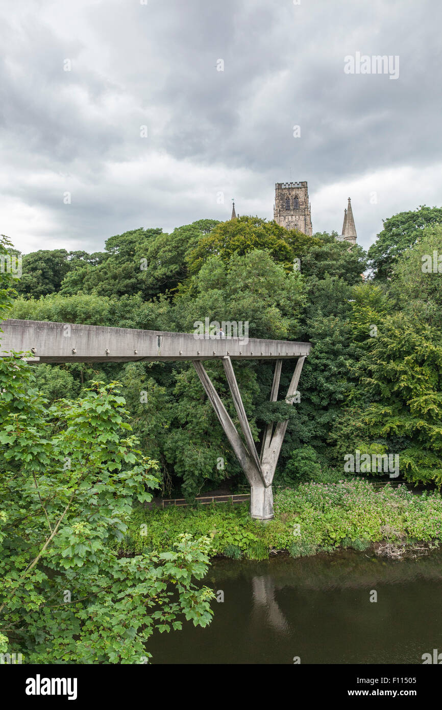 View of the concrete Kingsgate bridge over the River Wear in Durham ...