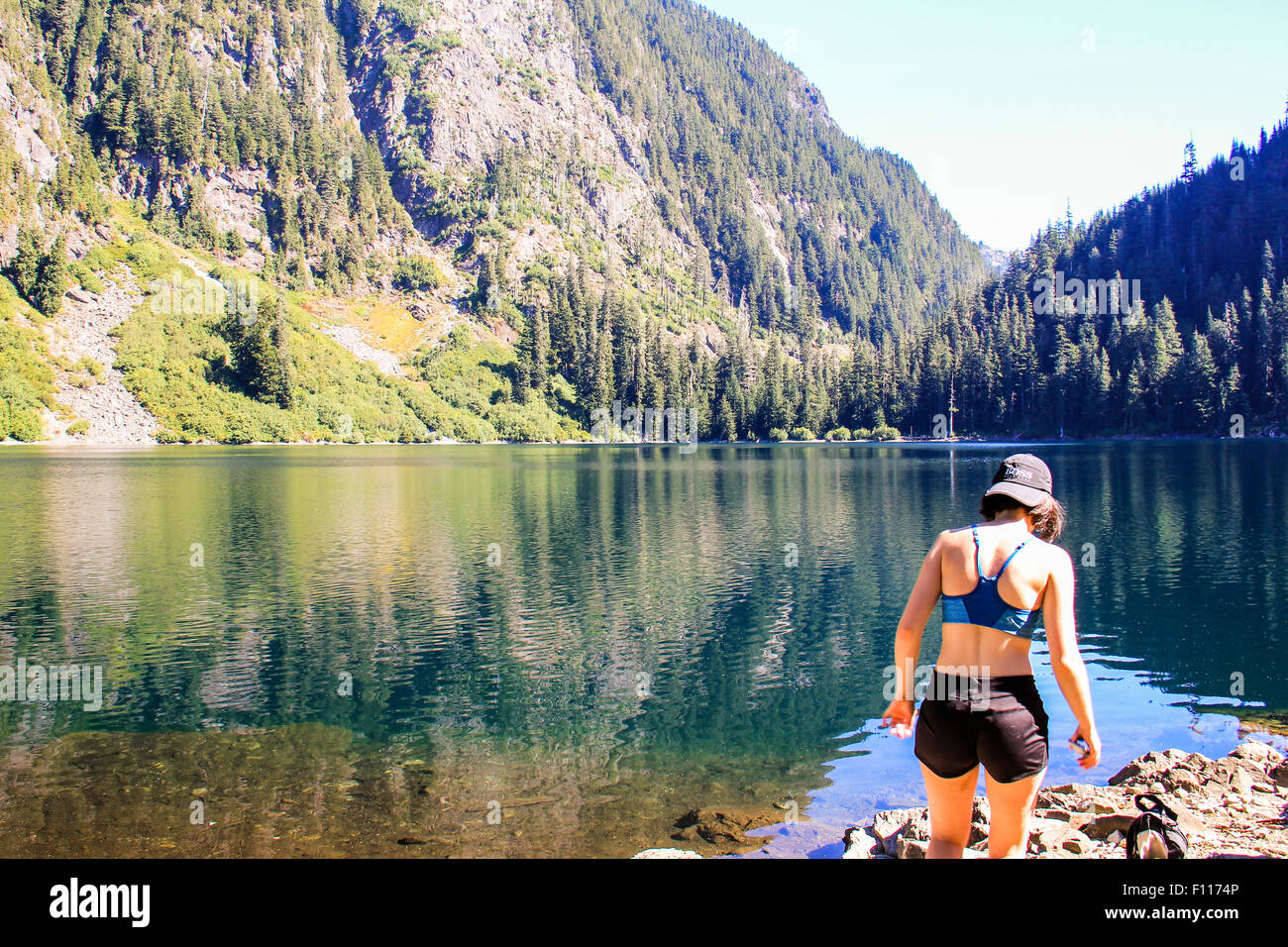 Girl hike mountains hi-res stock photography and images - Alamy