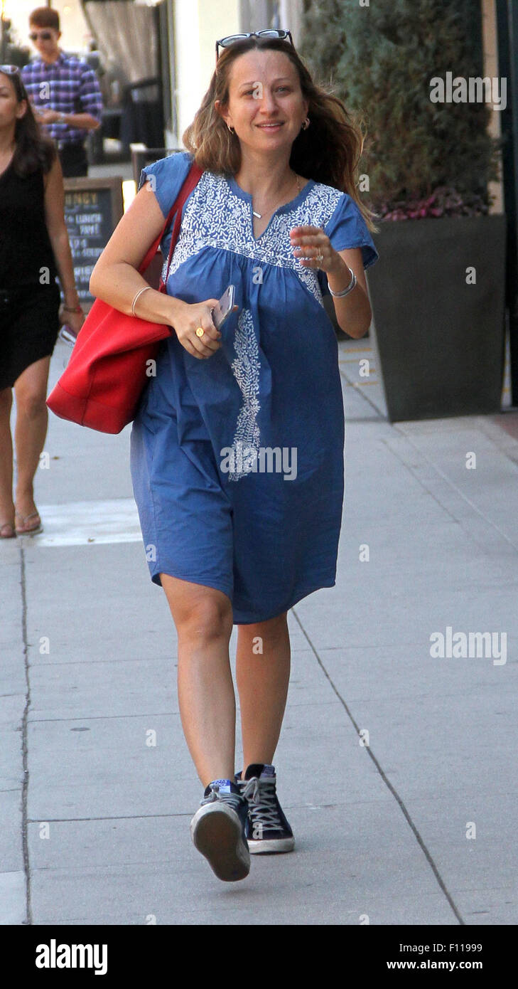 Tobey Maguire's wife, jewelry designer Jennifer Meyer goes shopping in ...