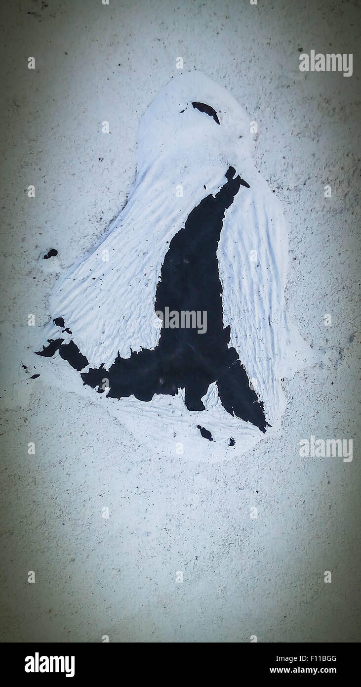 Art shaped like birds were flying on the concrete wall Stock Photo - Alamy