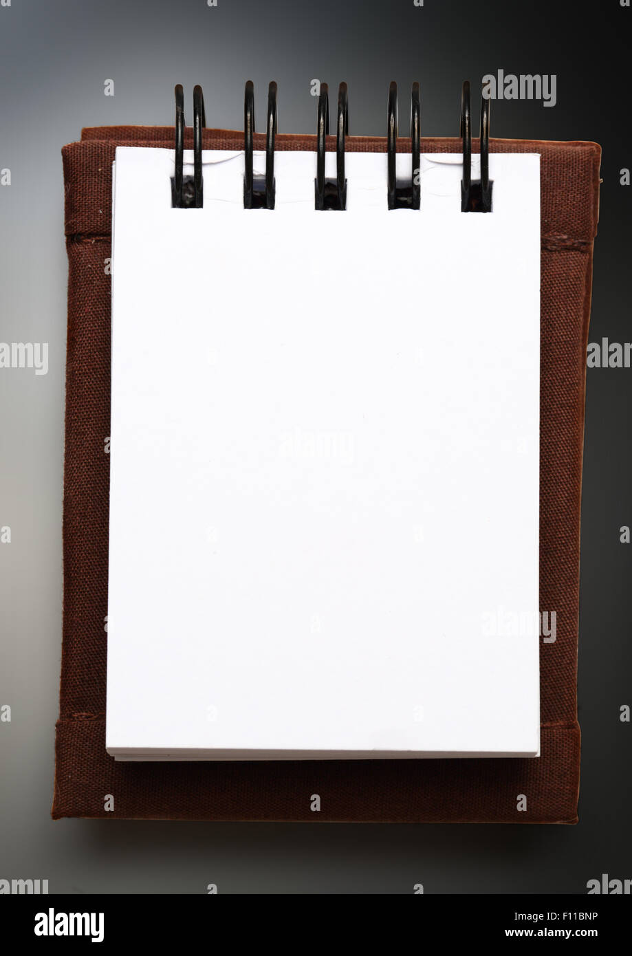 Blank white notepad as background in closeup Stock Photo - Alamy