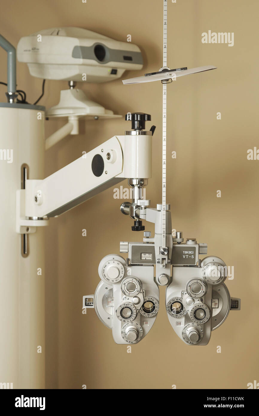 Vision test machine hi-res stock photography and images - Alamy