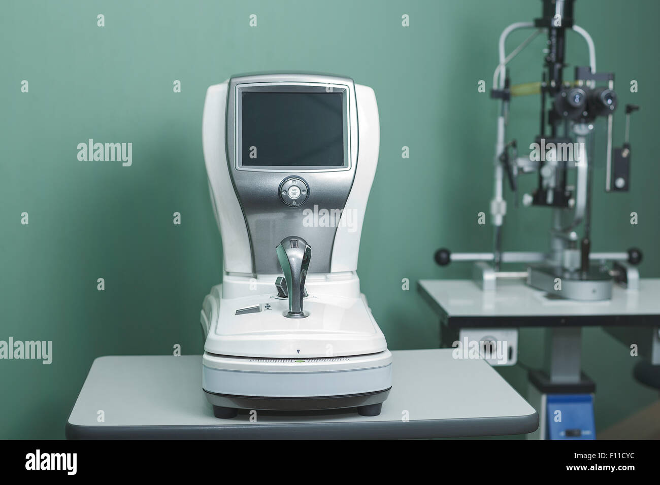 Medical optometrist equipment used eye hi-res stock photography and ...