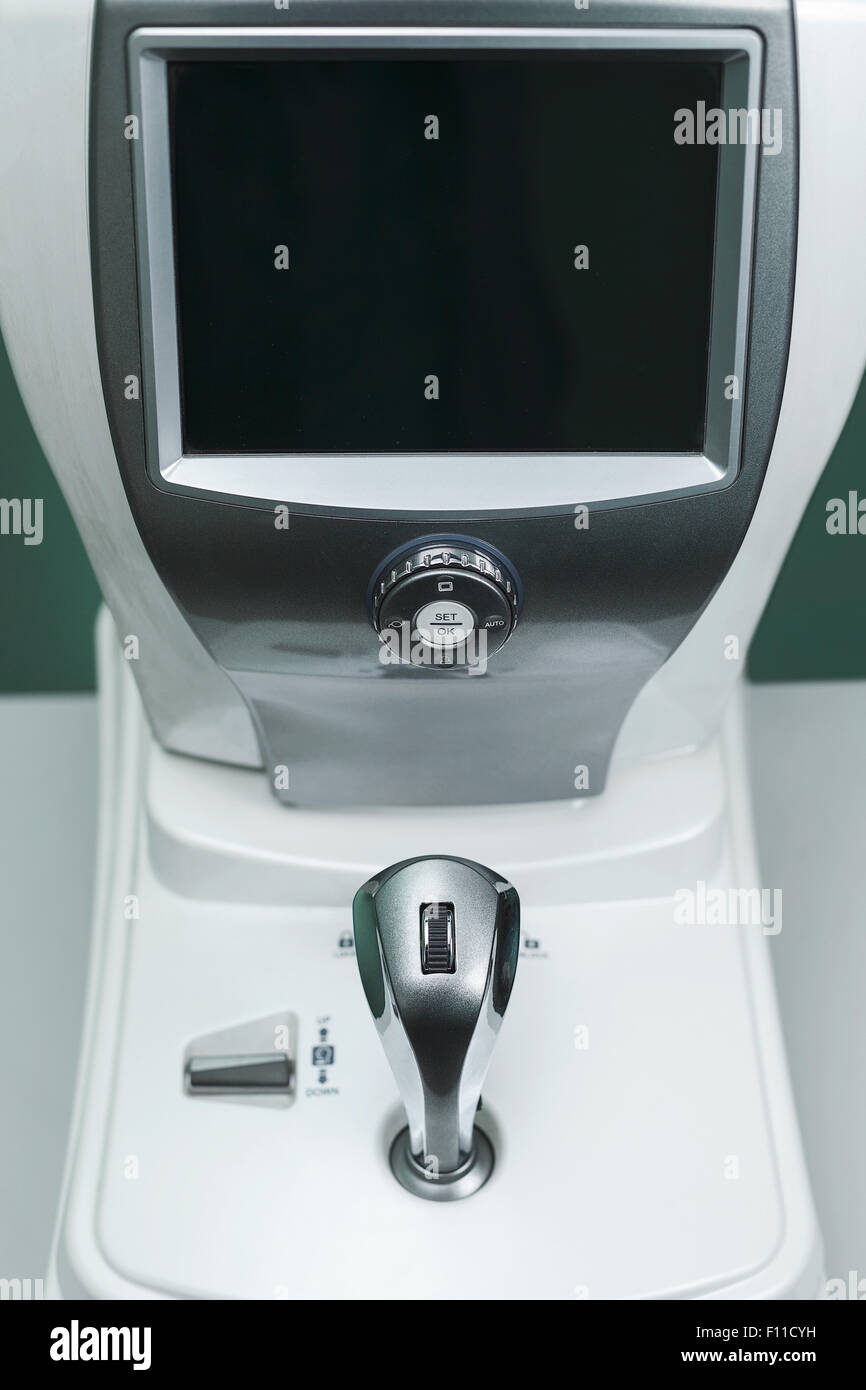 Medical optometrist equipment used hi-res stock photography and images ...