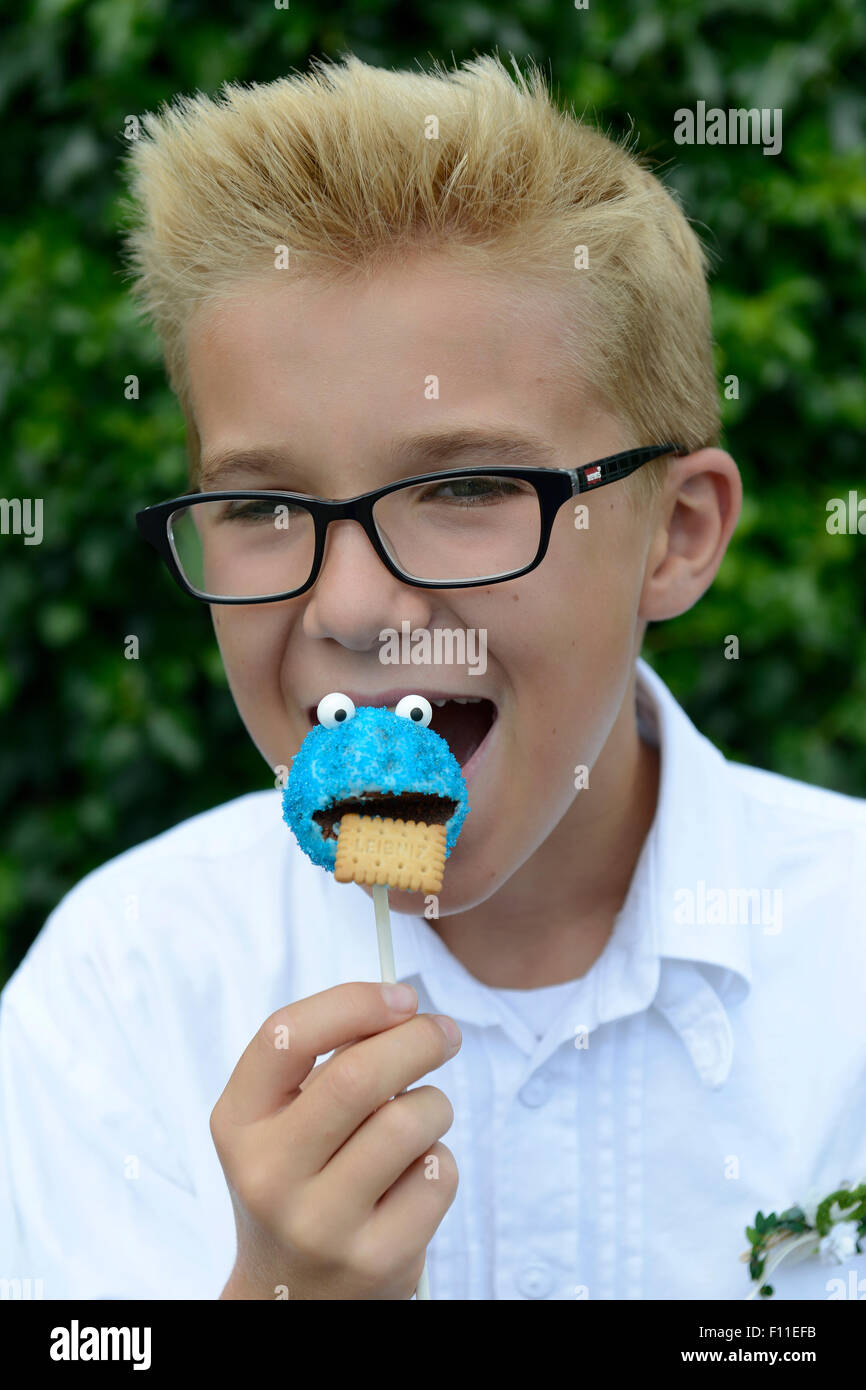 Boy and sweet cake hi-res stock photography and images - Alamy