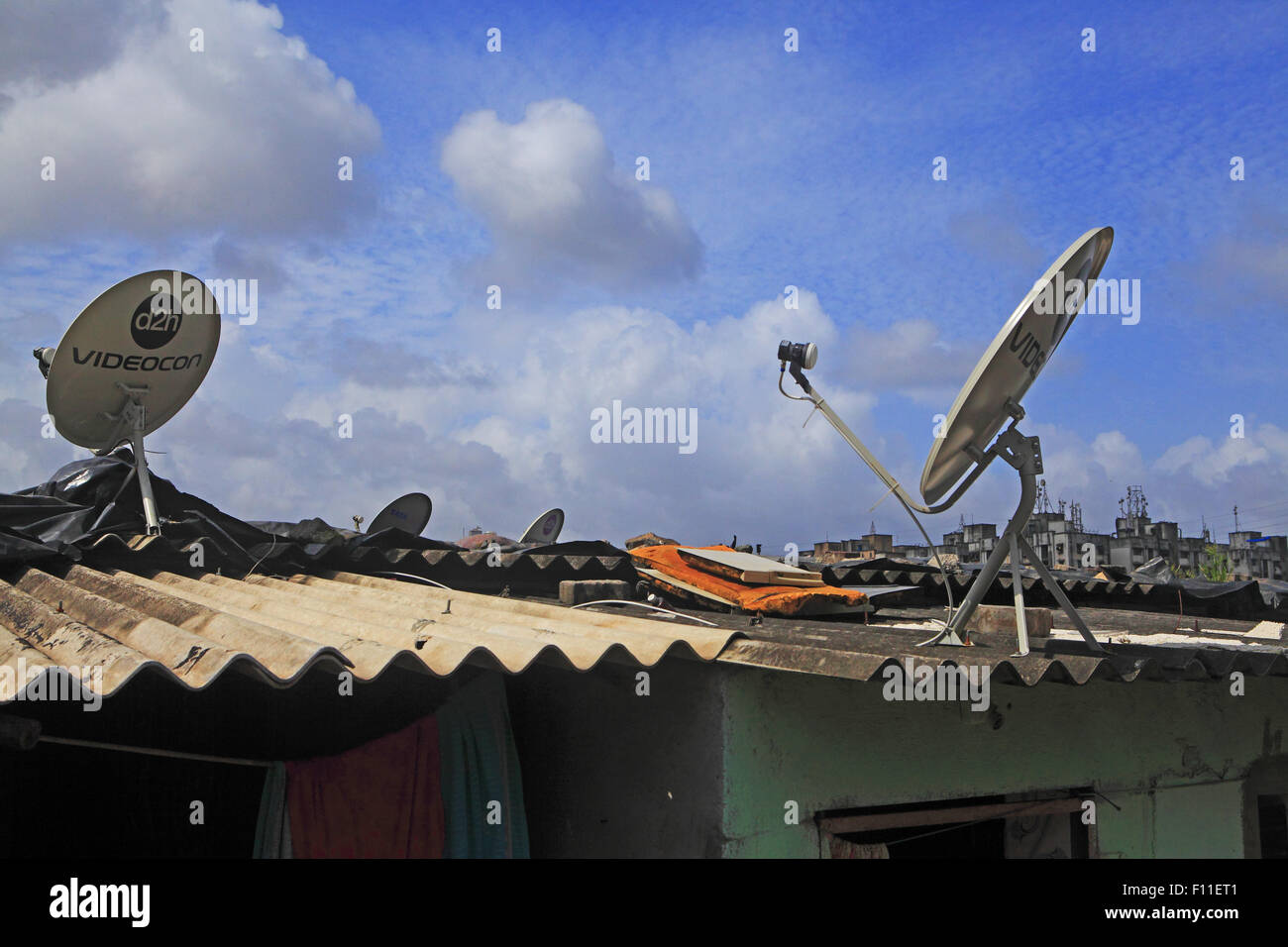 Dharavi slum india market hi-res stock photography and images - Alamy