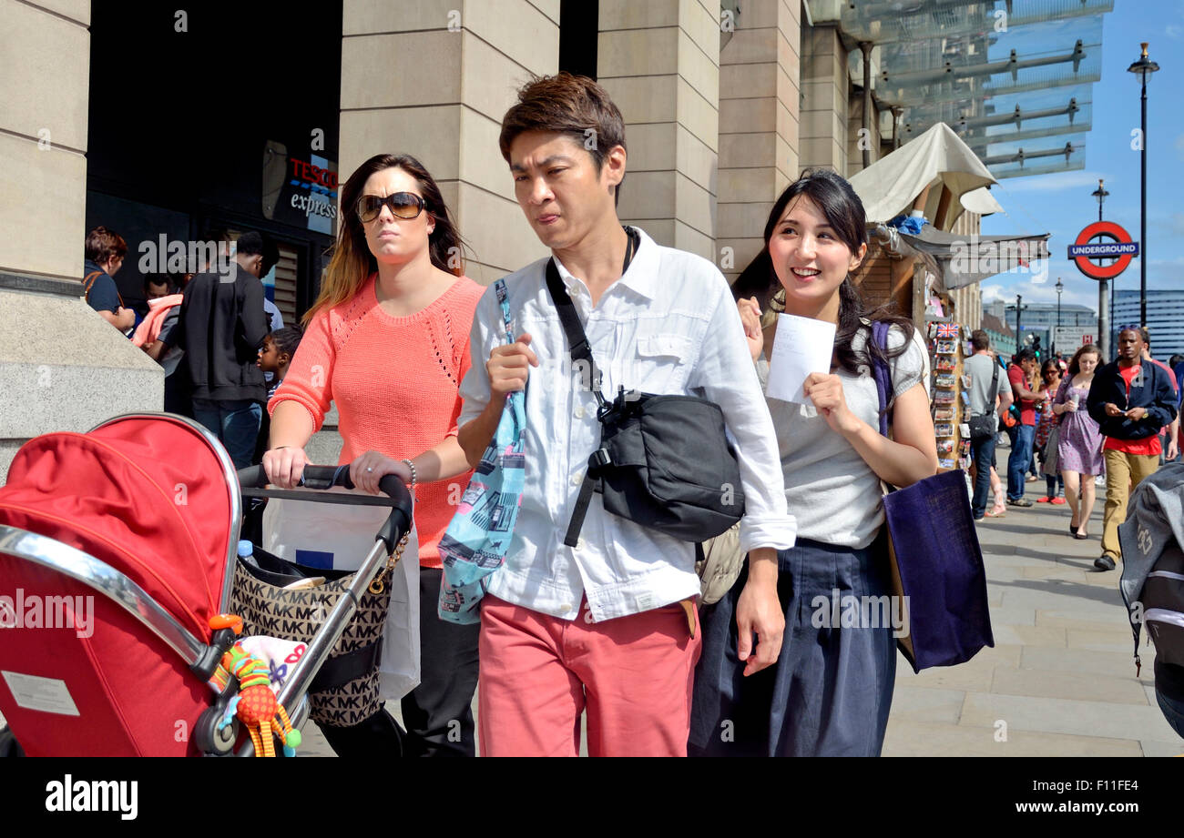 London, England, UK. Asian couple in Parliament Square Stock Photo - Alamy