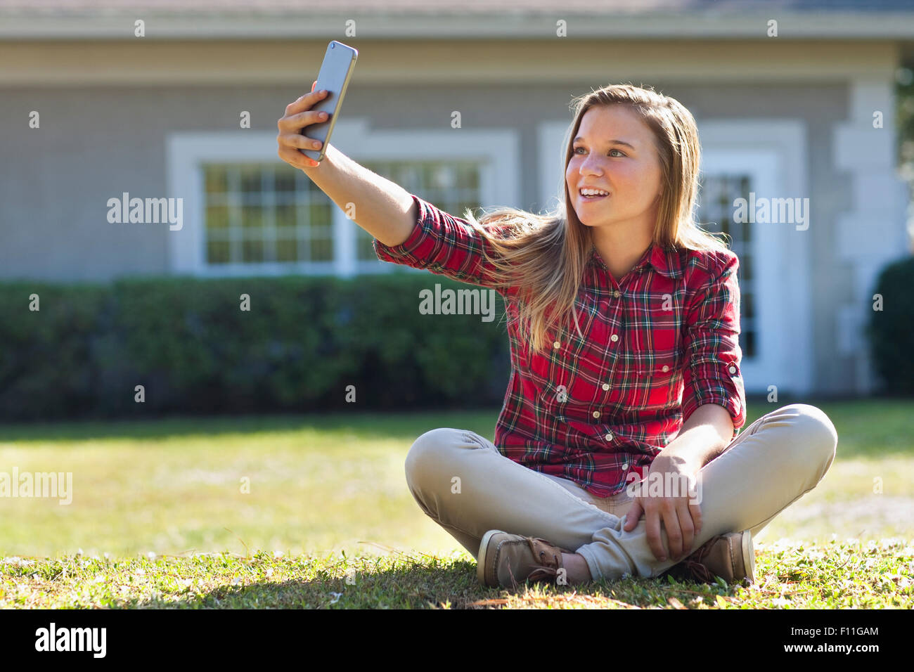 Girl taking selfie hi-res stock photography and images - Alamy