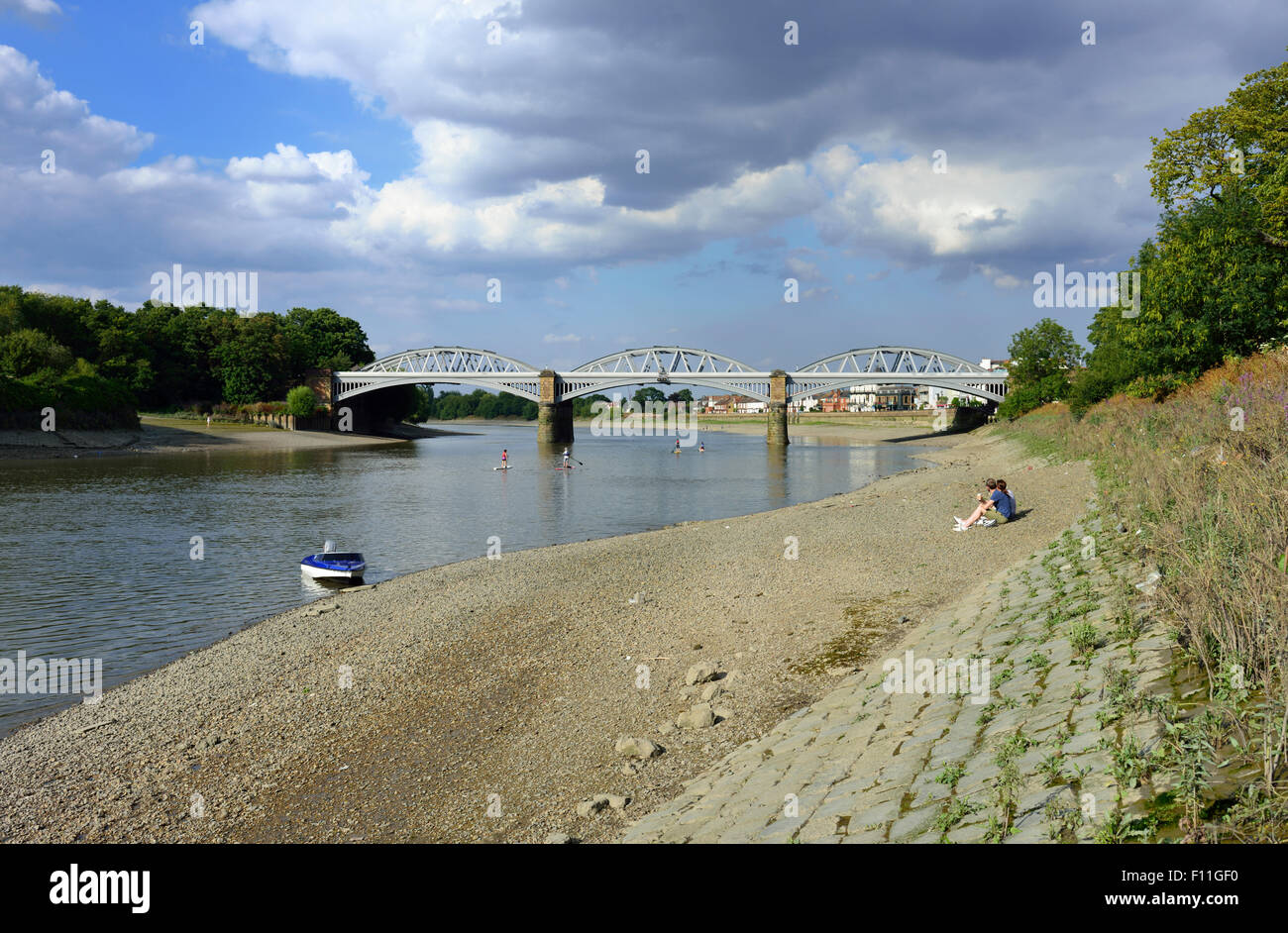 Barnes railway bridge hi-res stock photography and images - Alamy