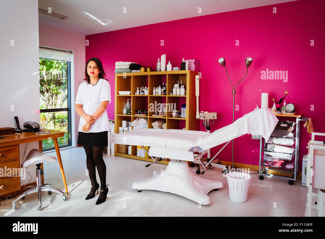 Beauty parlor hi-res stock photography and images - Alamy