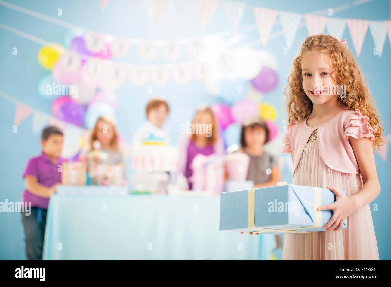 Girl 8 10 holding present hi-res stock photography and images - Alamy