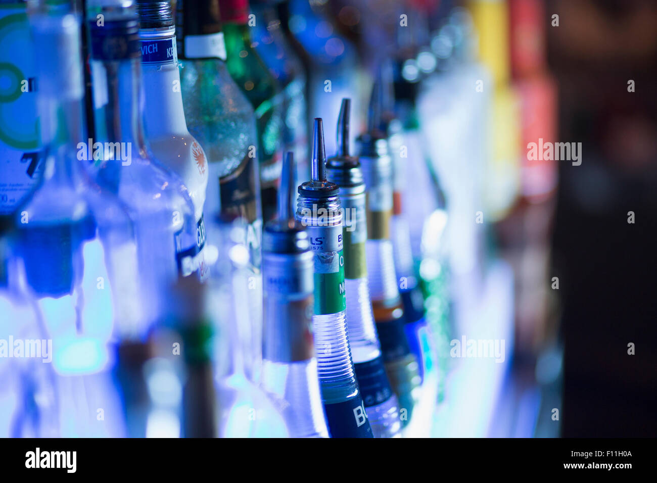 Row of liquor bottles hi-res stock photography and images - Alamy