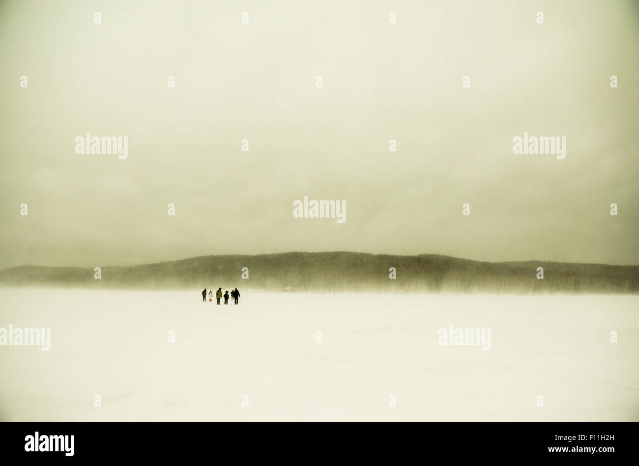 Distant view snowy field hi-res stock photography and images - Alamy