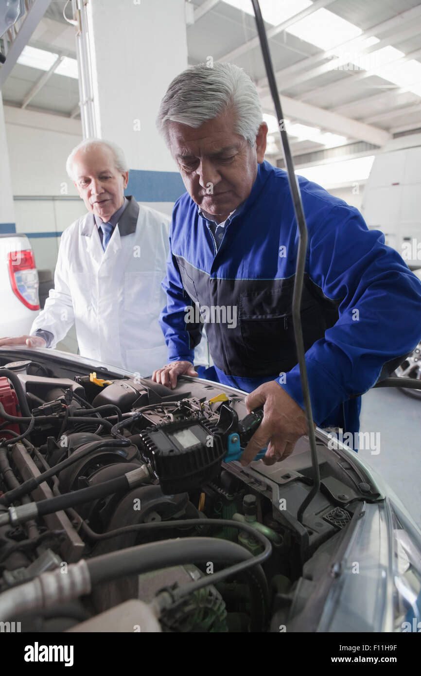 Old mechanics garage hi-res stock photography and images - Alamy