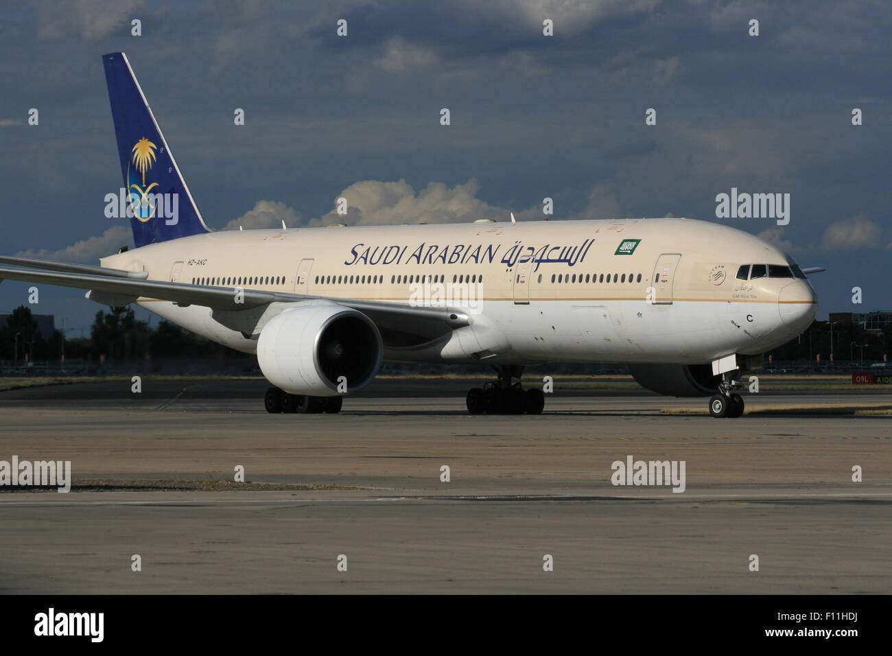 SAUDI ARABIAN 777 SAUDIA Stock Photo - Alamy