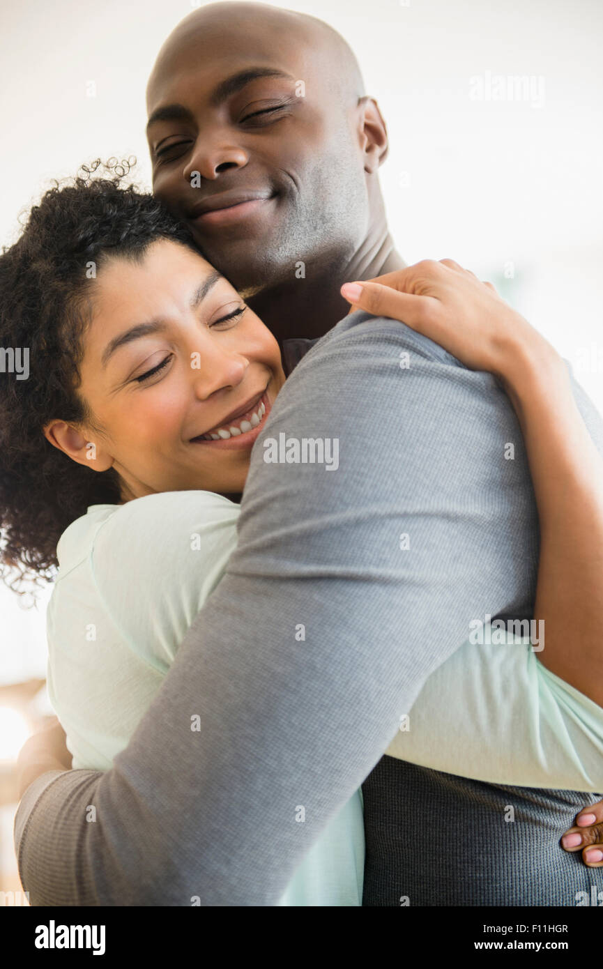 Couple hugging hi-res stock photography and images - Alamy