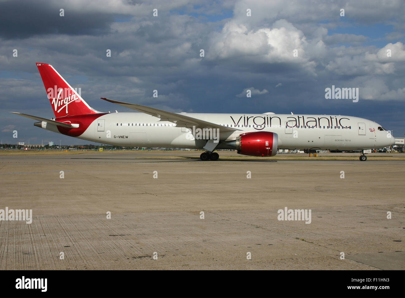 Virgin boeing 787 dreamliner High Resolution Stock Photography and ...