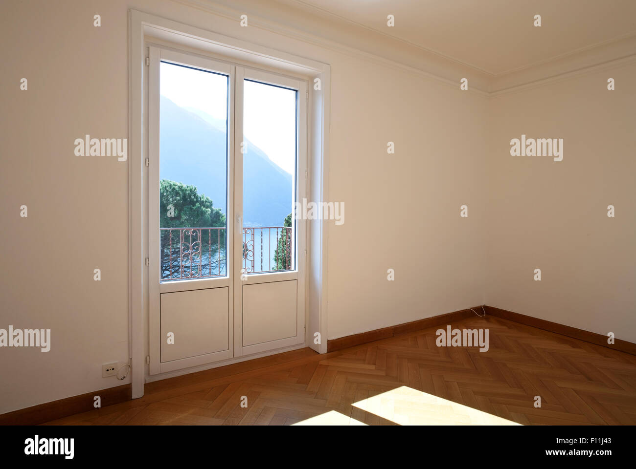 empty room, window with a view Stock Photo - Alamy