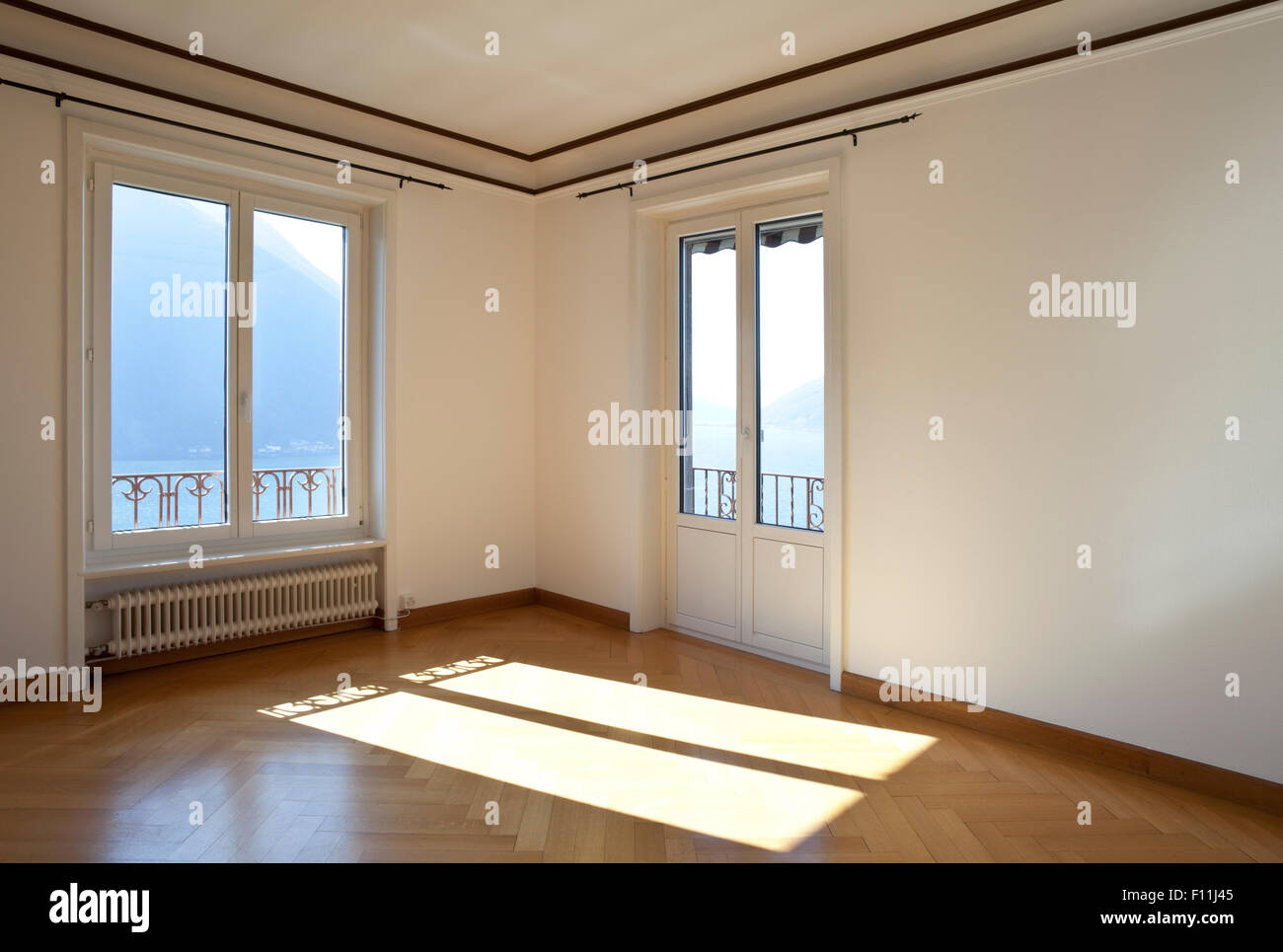 empty room, window with a view Stock Photo - Alamy