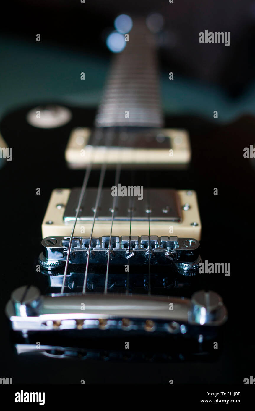 Classic electric guitar with string detail Stock Photo - Alamy