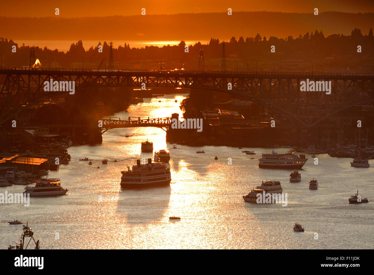 Lake washington seattle bridge hi-res stock photography and images - Alamy