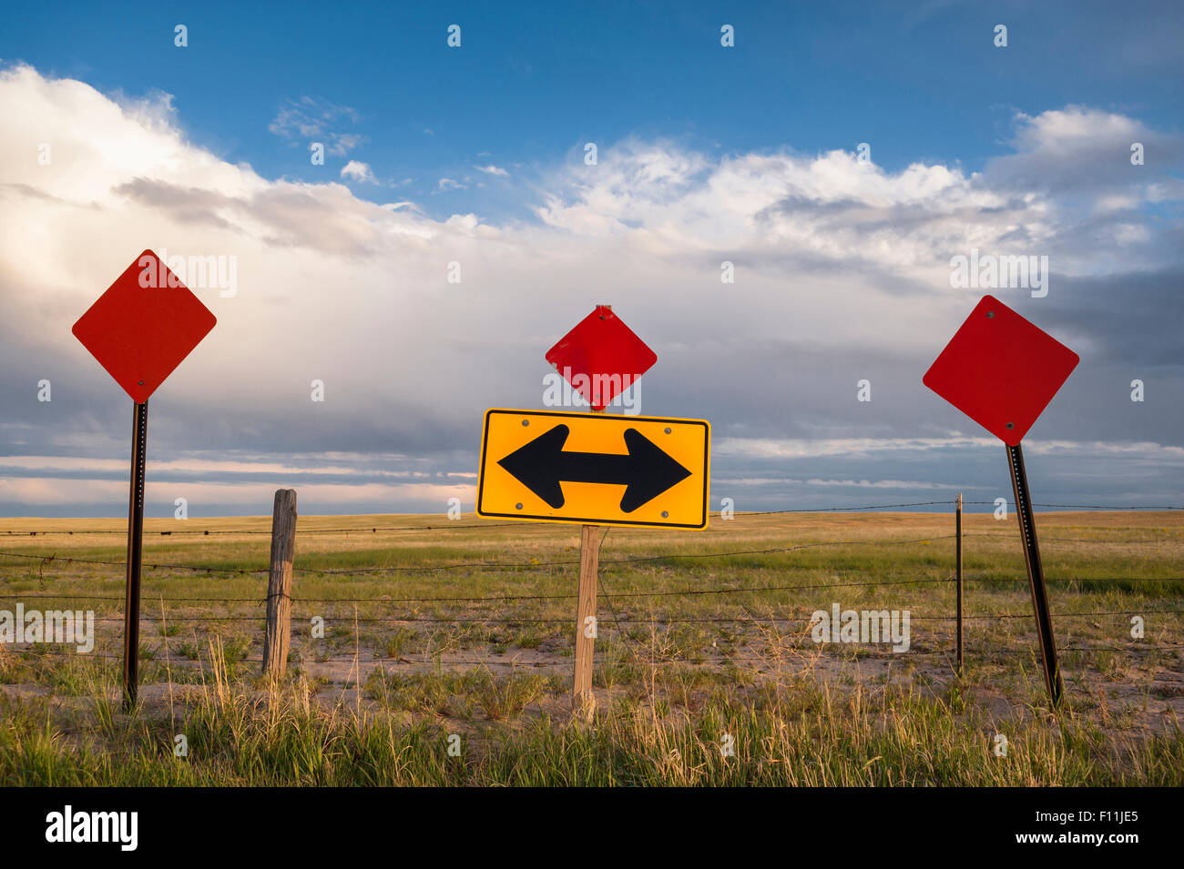 Field signage hi-res stock photography and images - Alamy