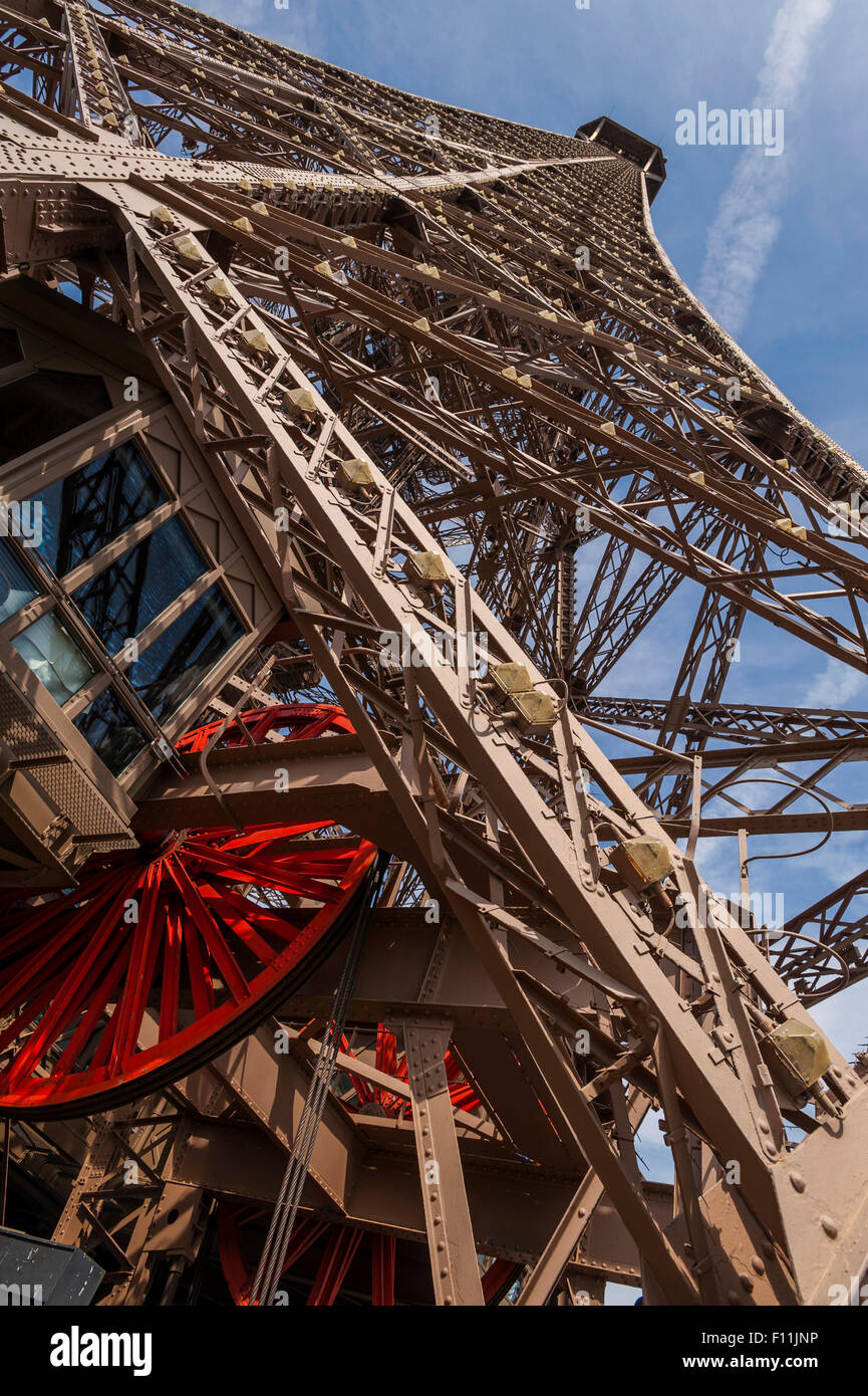 Structure metal paris france hi-res stock photography and images - Alamy