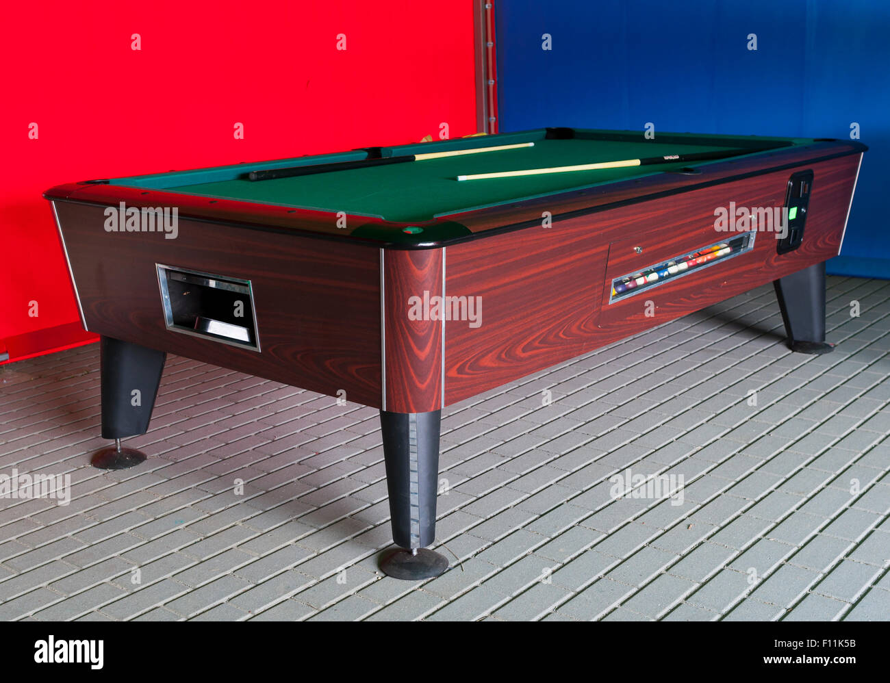 Image of the empty billiard table Stock Photo - Alamy