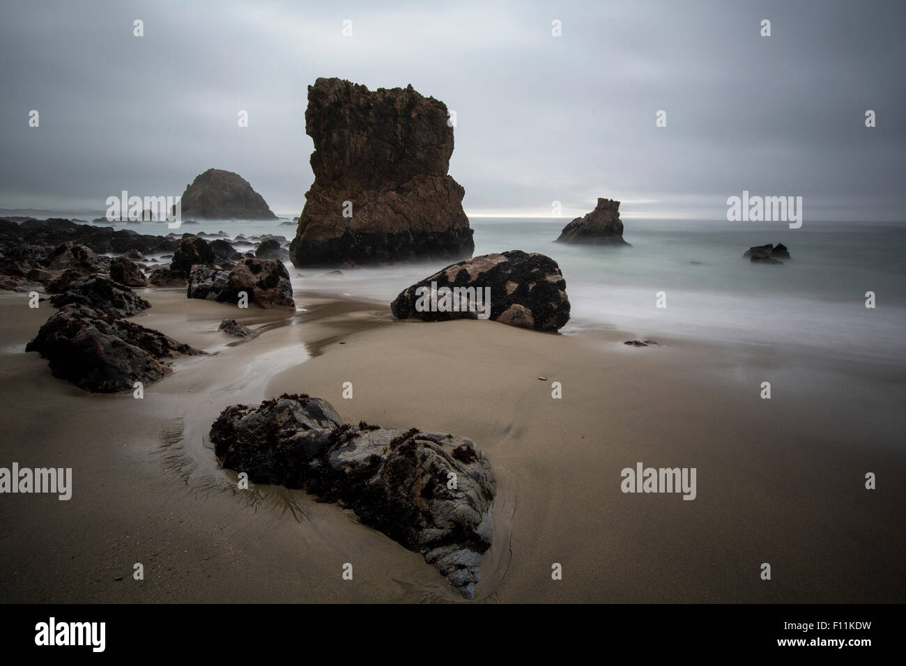 Ocean rock formation wave hi-res stock photography and images - Alamy