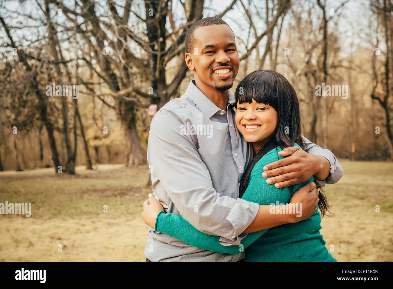 Black father and daughter hugging hi-res stock photography and images - Alamy