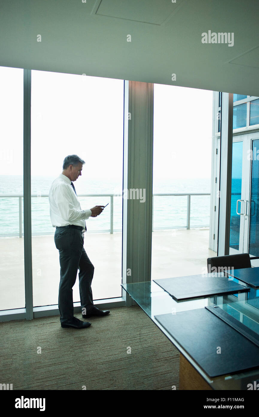 Office window hi-res stock photography and images - Alamy