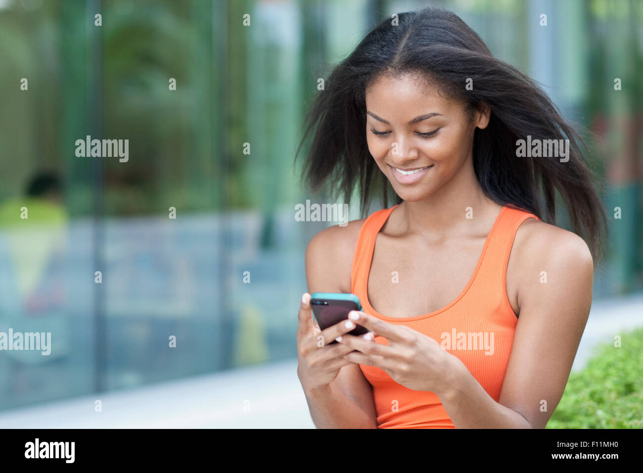 Black woman using cell phone outdoors Stock Photo - Alamy