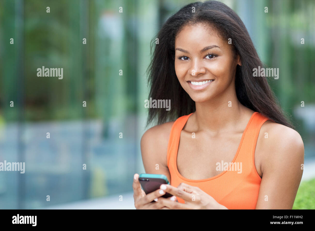Black woman using cell phone outdoors Stock Photo - Alamy