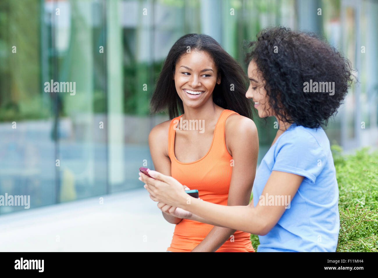Close up of Black women using cell phone outdoors Stock Photo - Alamy