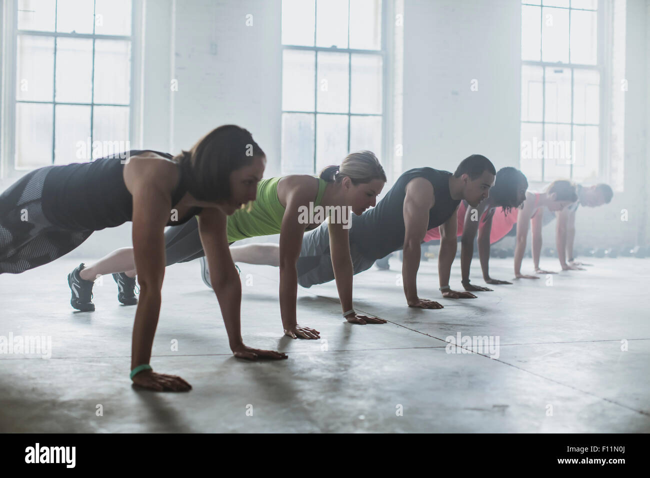 Athletes doing push ups hi-res stock photography and images - Alamy