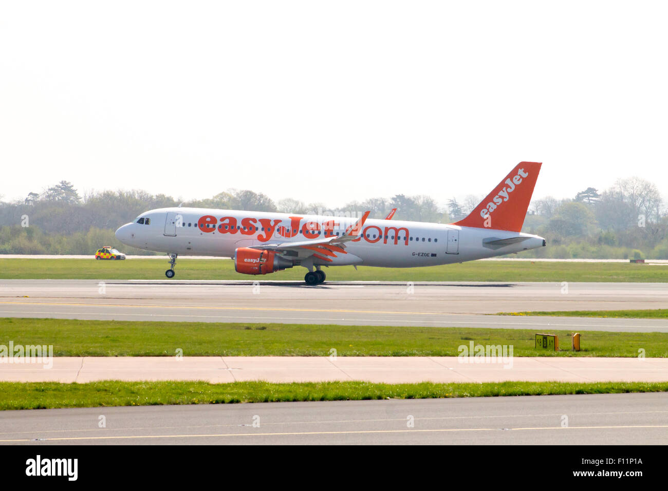 easyJet Airbus A319 touchdown on Manchester Airport runway Stock Photo ...