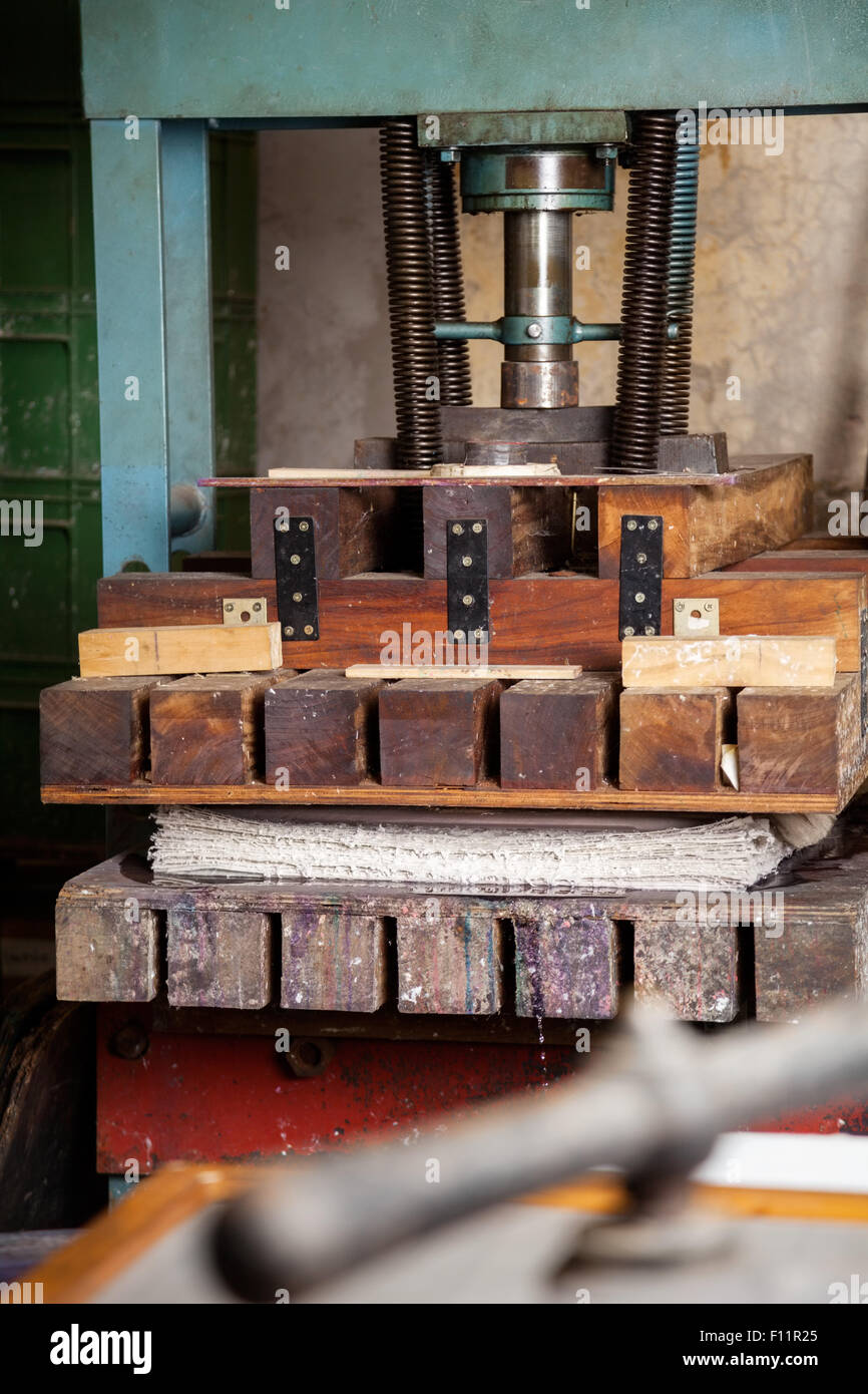 Paper pulp machine machinery hi-res stock photography and images - Alamy