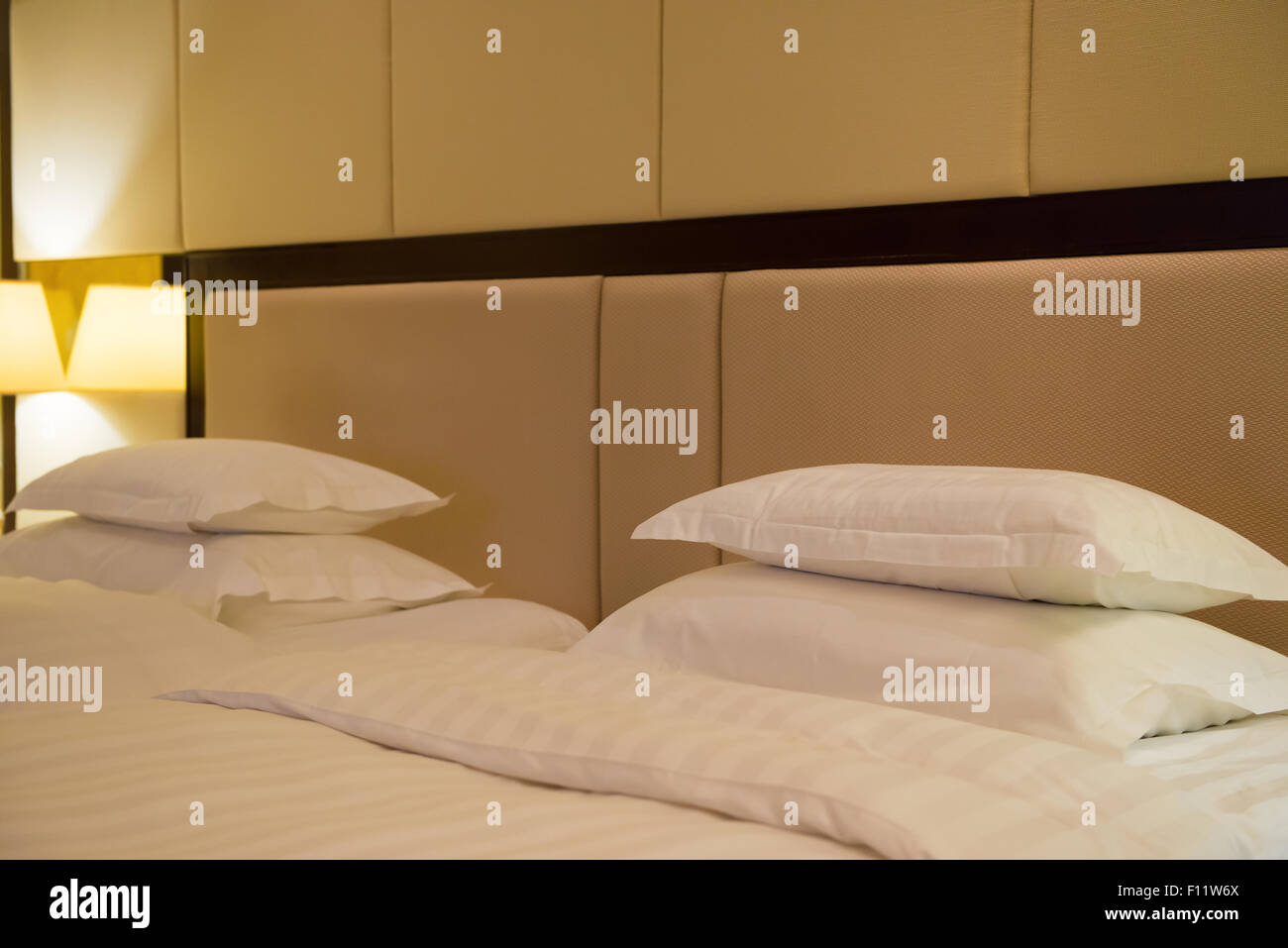 side view of two beds in a hotel room Stock Photo - Alamy
