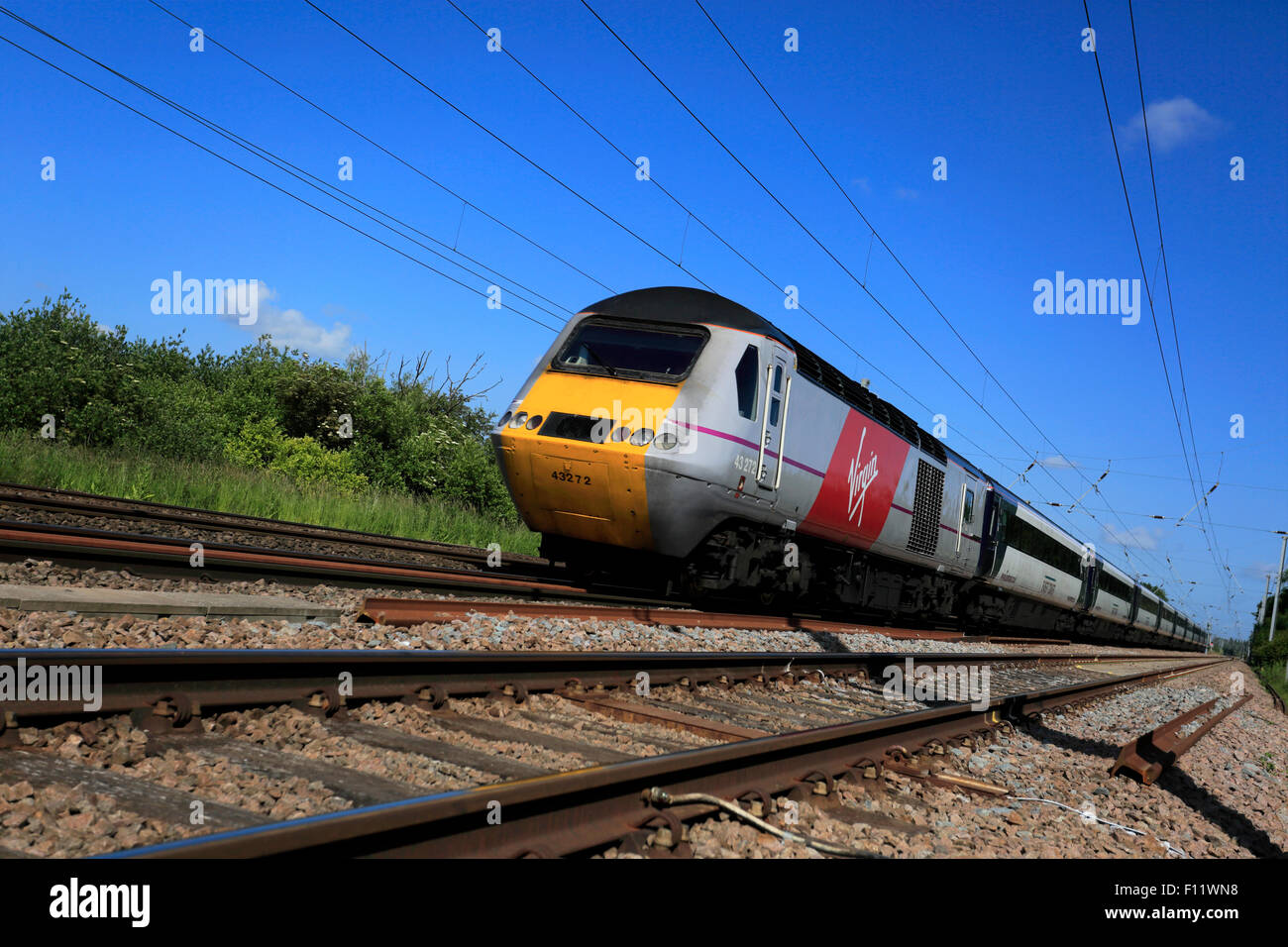 43272 virgin trains hi-res stock photography and images - Alamy