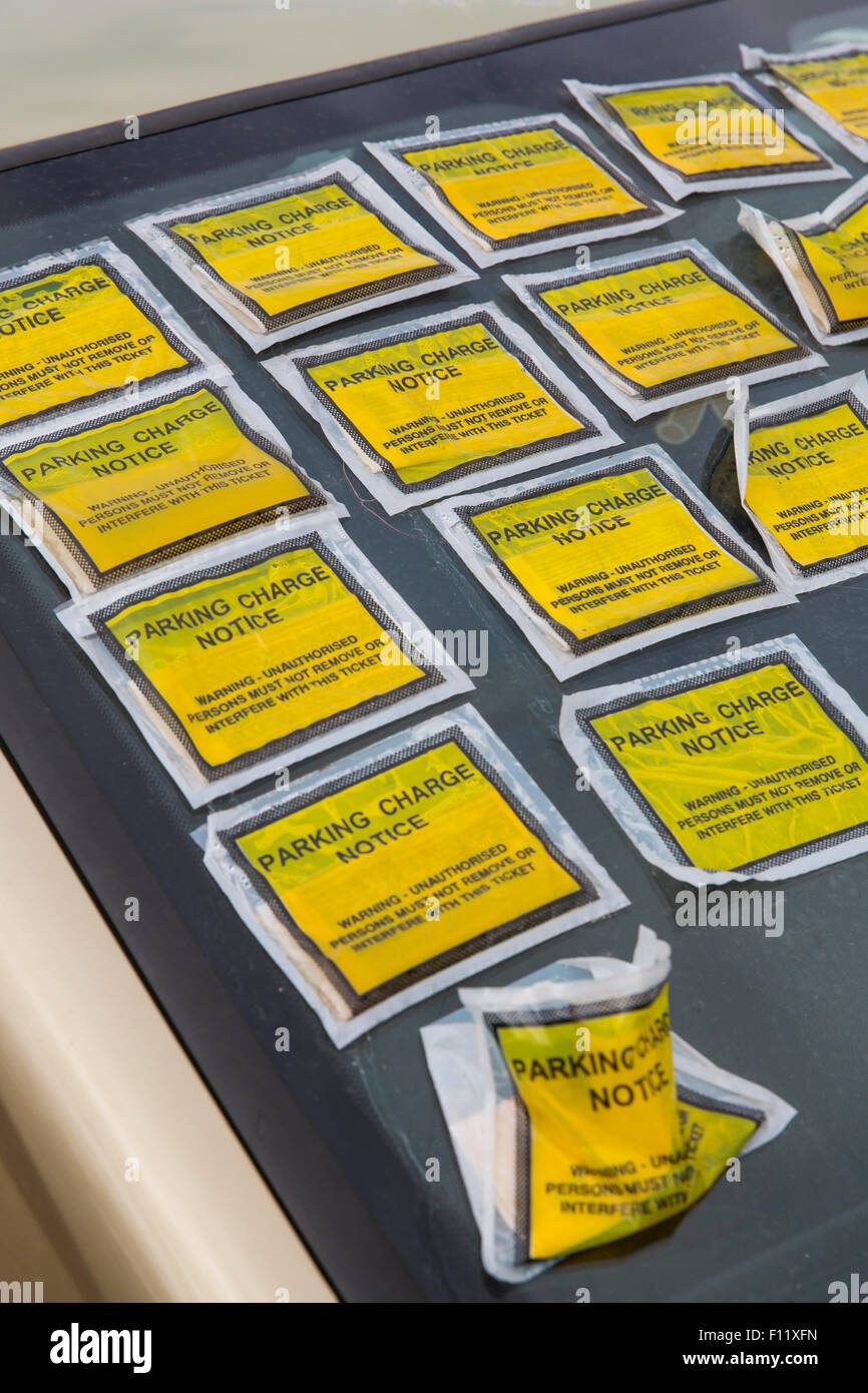 Warning sign penalty charge parking hi-res stock photography and images ...