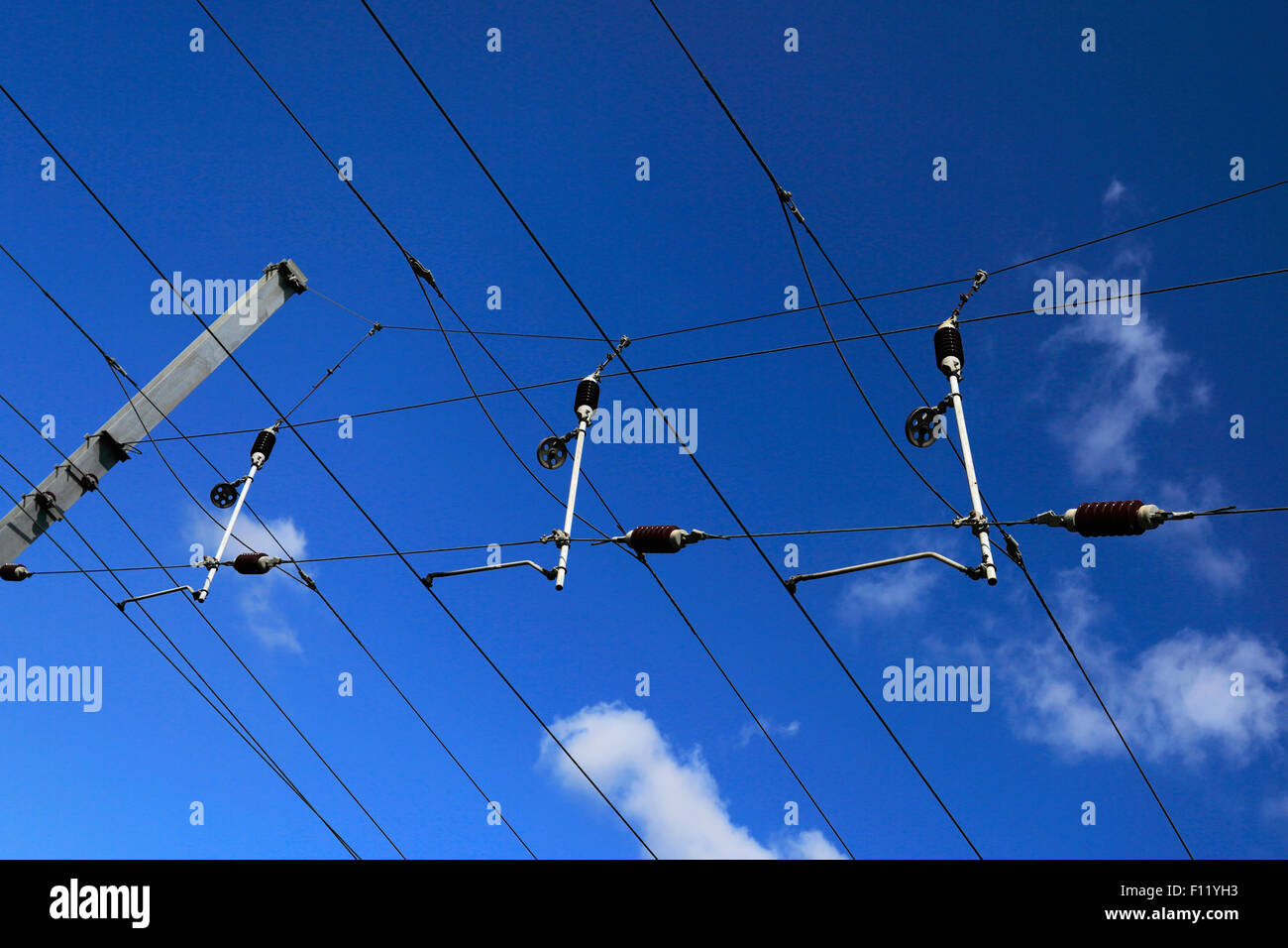 25kv overhead line equipment; East Coast Main Line Railway ...