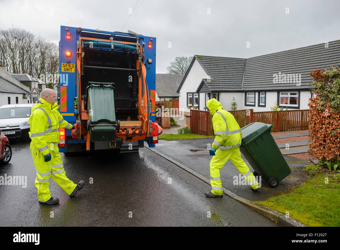 Bin lorry collection scotland hi-res stock photography and images - Alamy