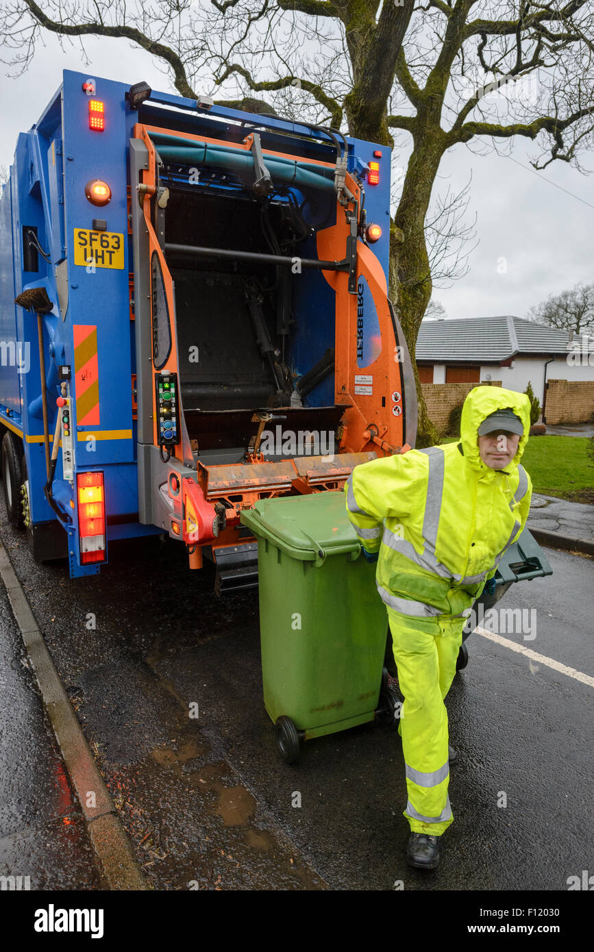 Binmen with dustcart hi-res stock photography and images - Alamy