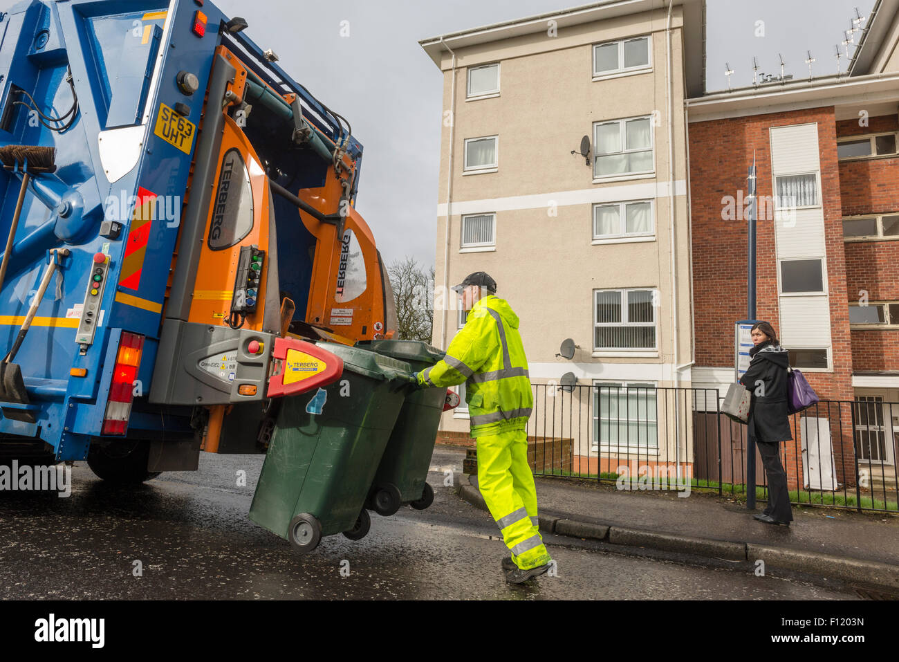 Binmen with dustcart hi-res stock photography and images - Alamy